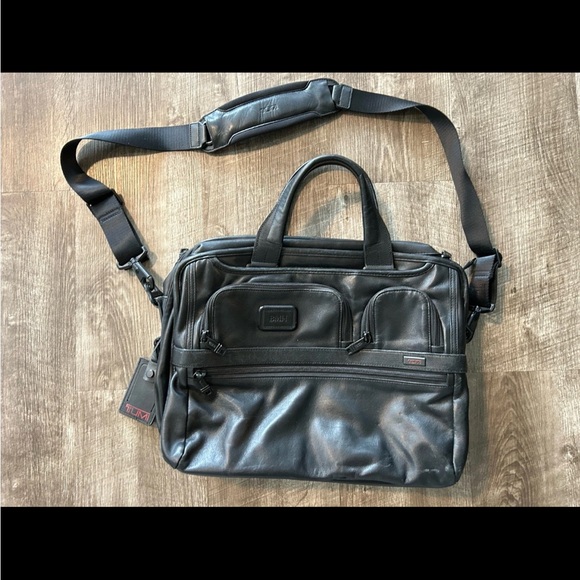 Tumi | Bags | Tumi Alpha 2 Compact Large Screen Briefcase Laptop Bag ...